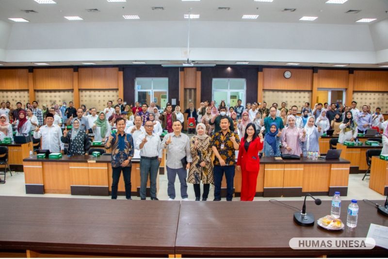 Seluruh jajaran pejabat selingkung kampus "Rumah Para Juara" menghadiri ...