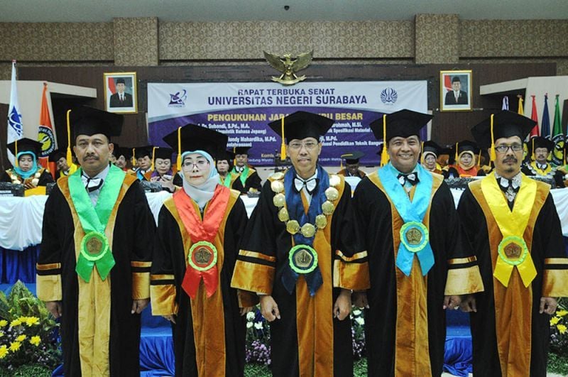 Unesa Kukuhkan Empat Guru Besar Unesa Kukuhkan Empat Guru Besar
